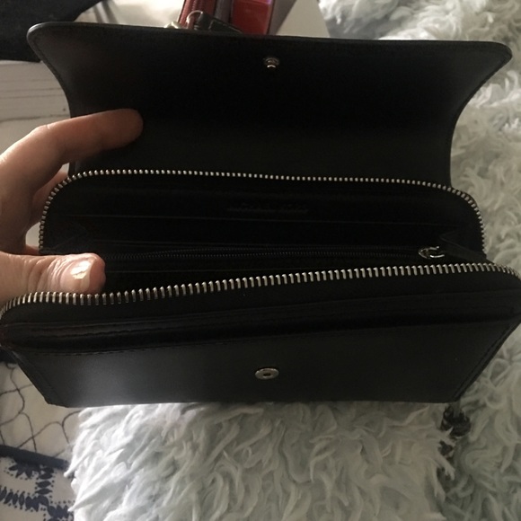 Michael Kors | Bags | Michael Kors Isabel Wallet Black Smooth Leather ...